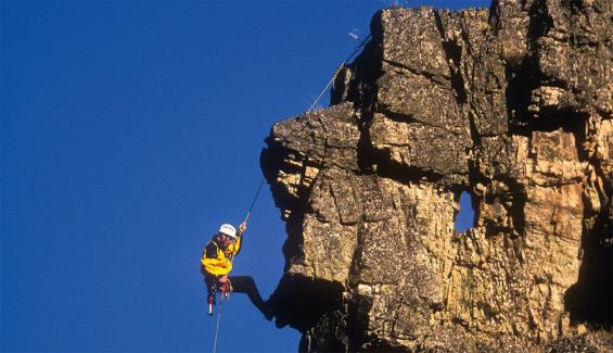 Cómo descender un rápel con seguridad